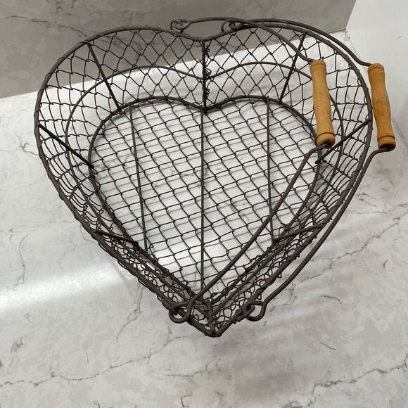 Unbranded | Accents | Vintage Metallic Heart Shaped Collectible Wire ...